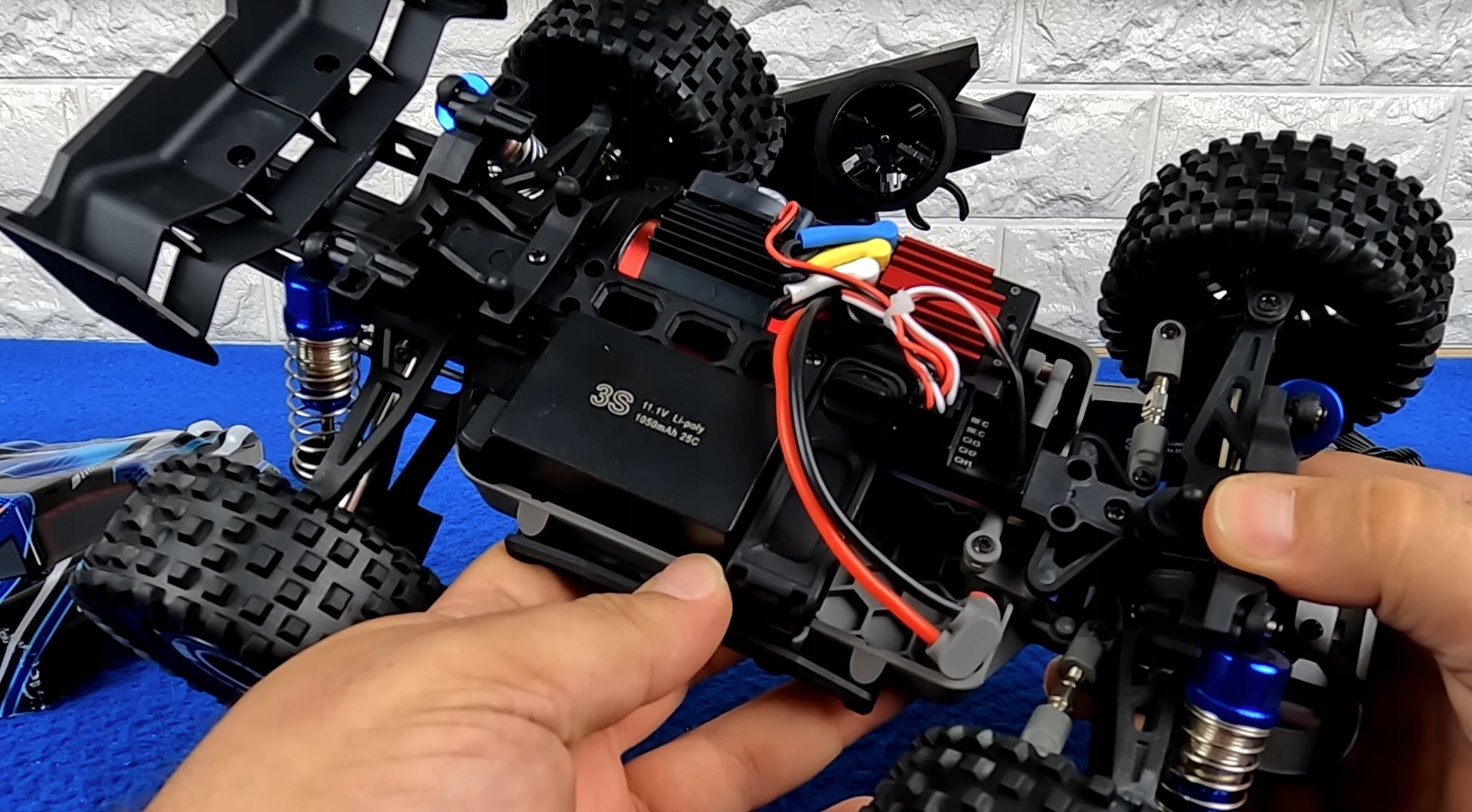 Samochód sterowany MJX 16207 Hyper Go 62km/h 4WD - MJX | Sklep EMPIK.COM