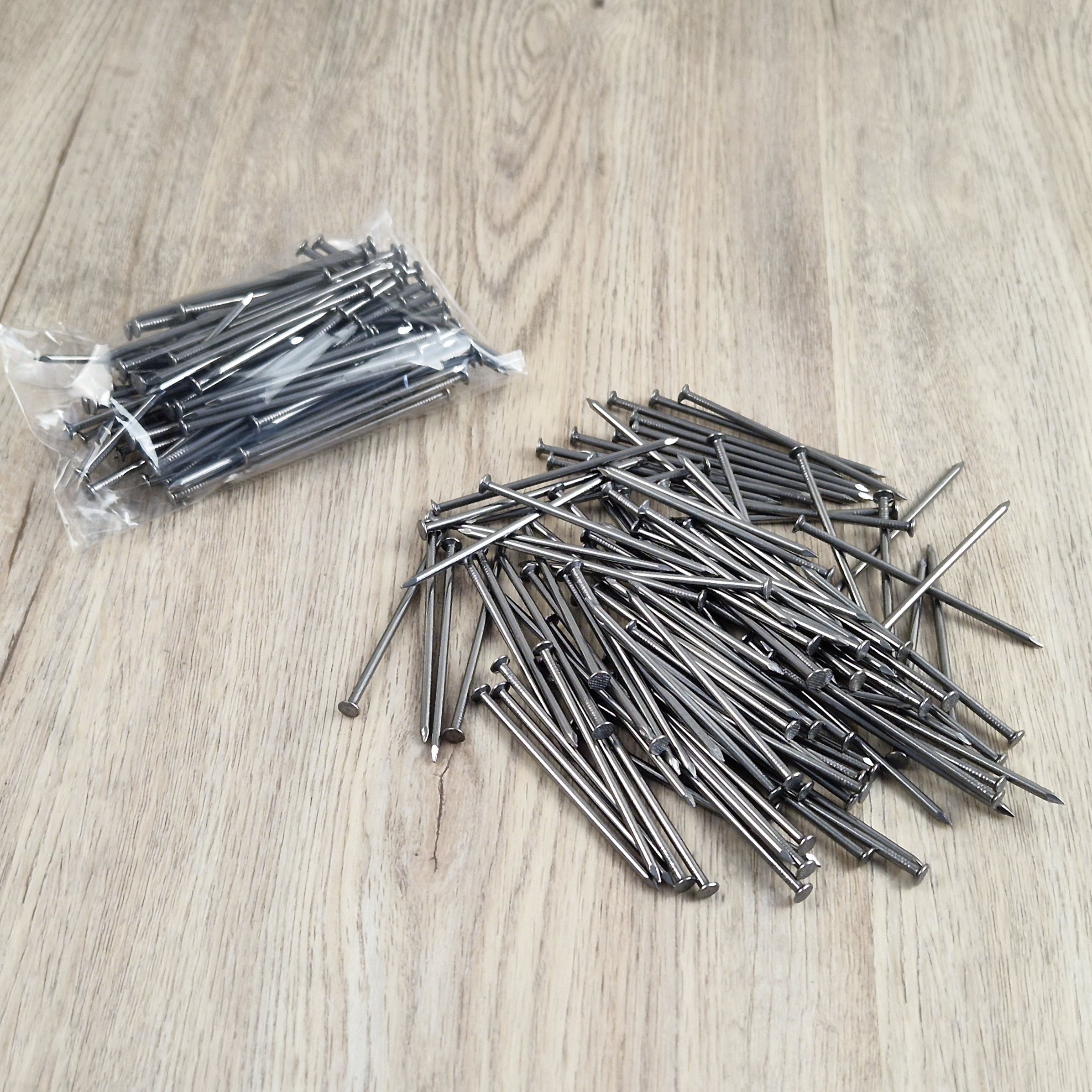 Stavební hřebíky 3,0 × 80 mm – černé, 500g, cca. 110 ks | Aukro